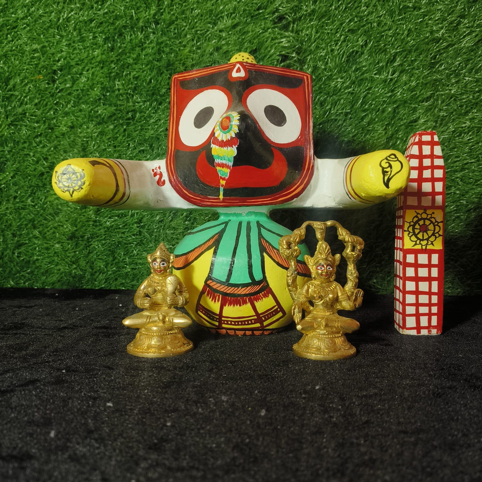 Jagannath with Shridevi & Bhudevi: 3-patt Divine Family Set